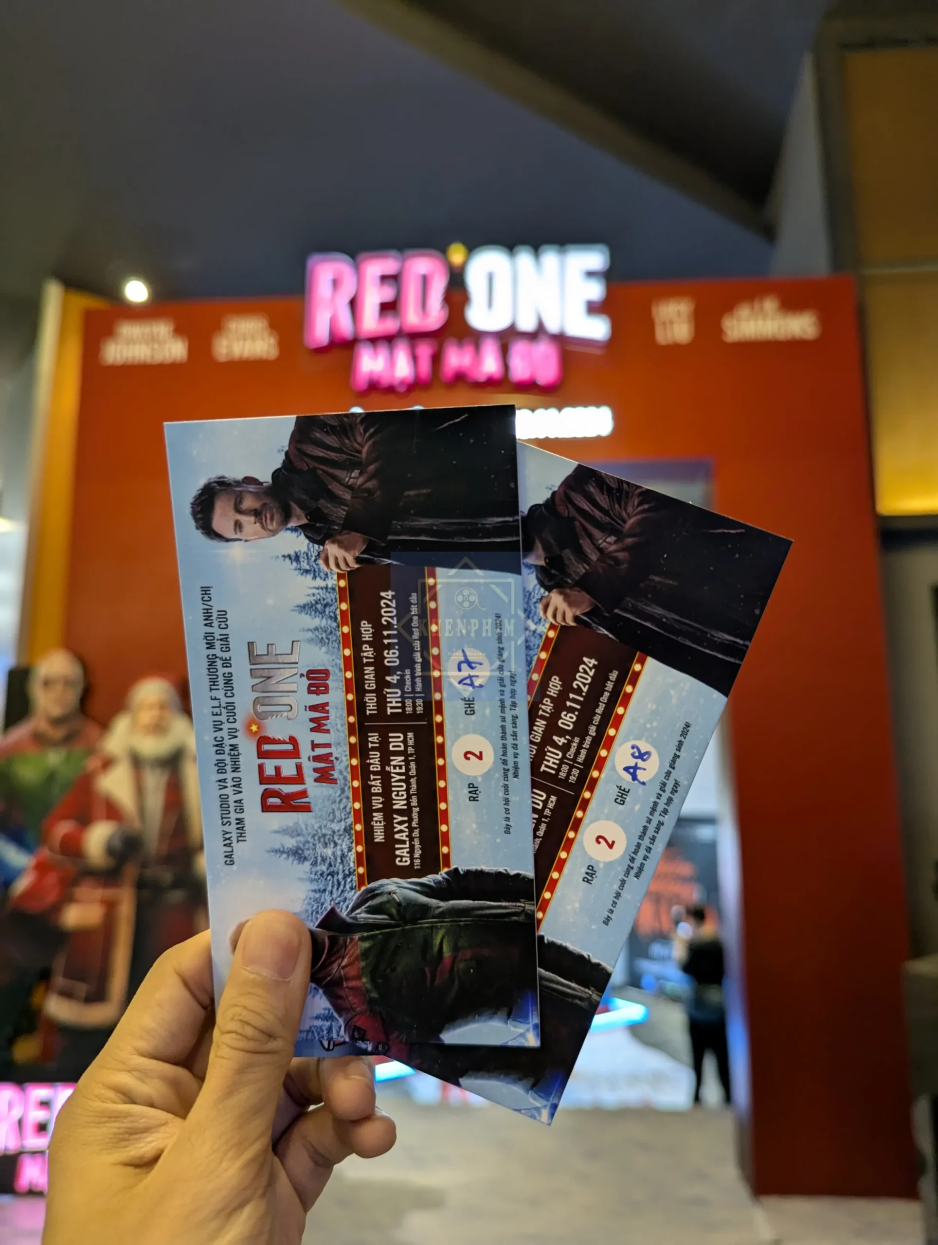Review Red One (Mật Mã Đỏ) - Phim Giáng Sinh hay The Rock và Chris ...