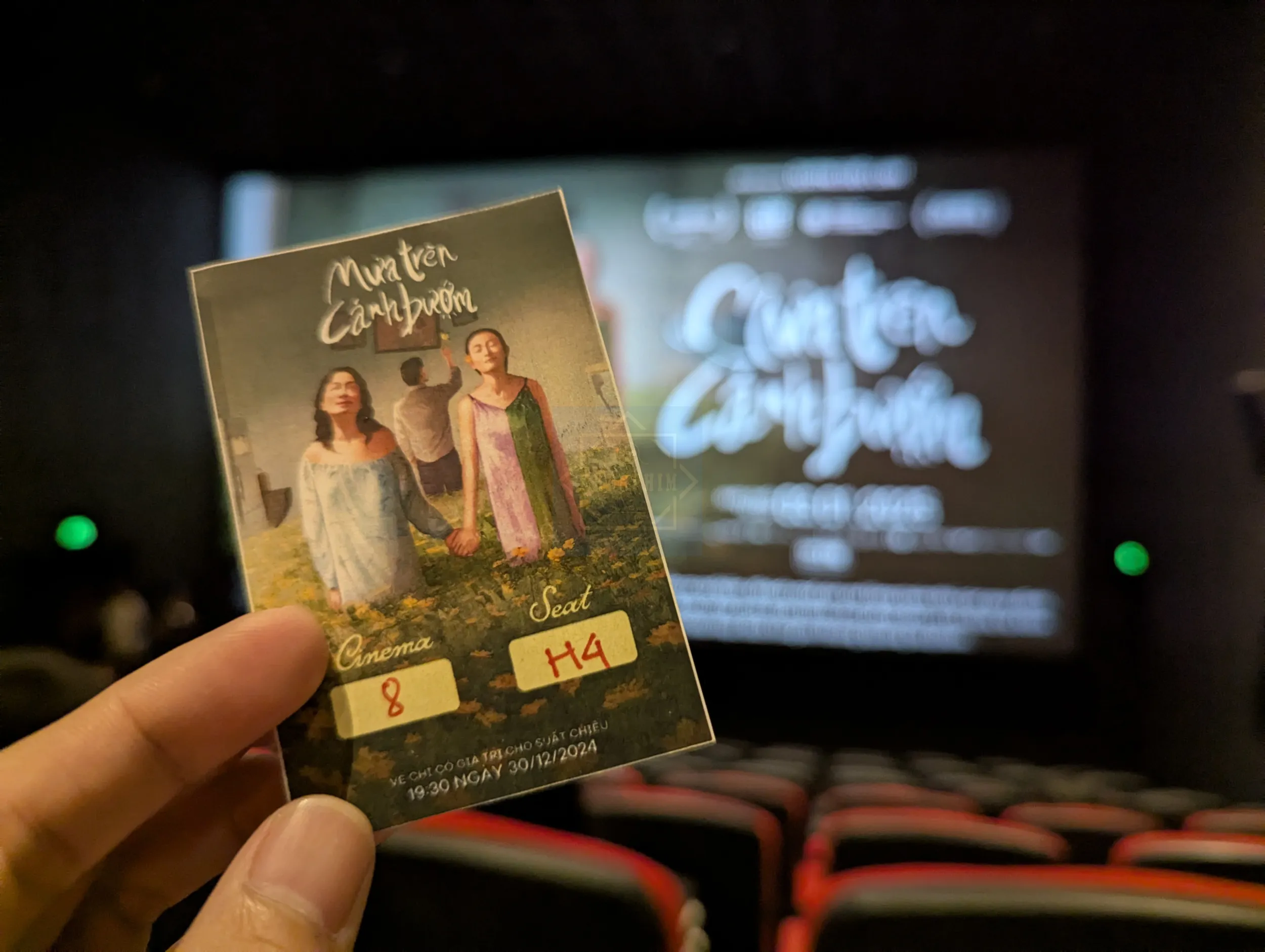 Review phim Mưa Trên Cánh Bướm: Hài đen, kinh dị và nỗi đau của người ...