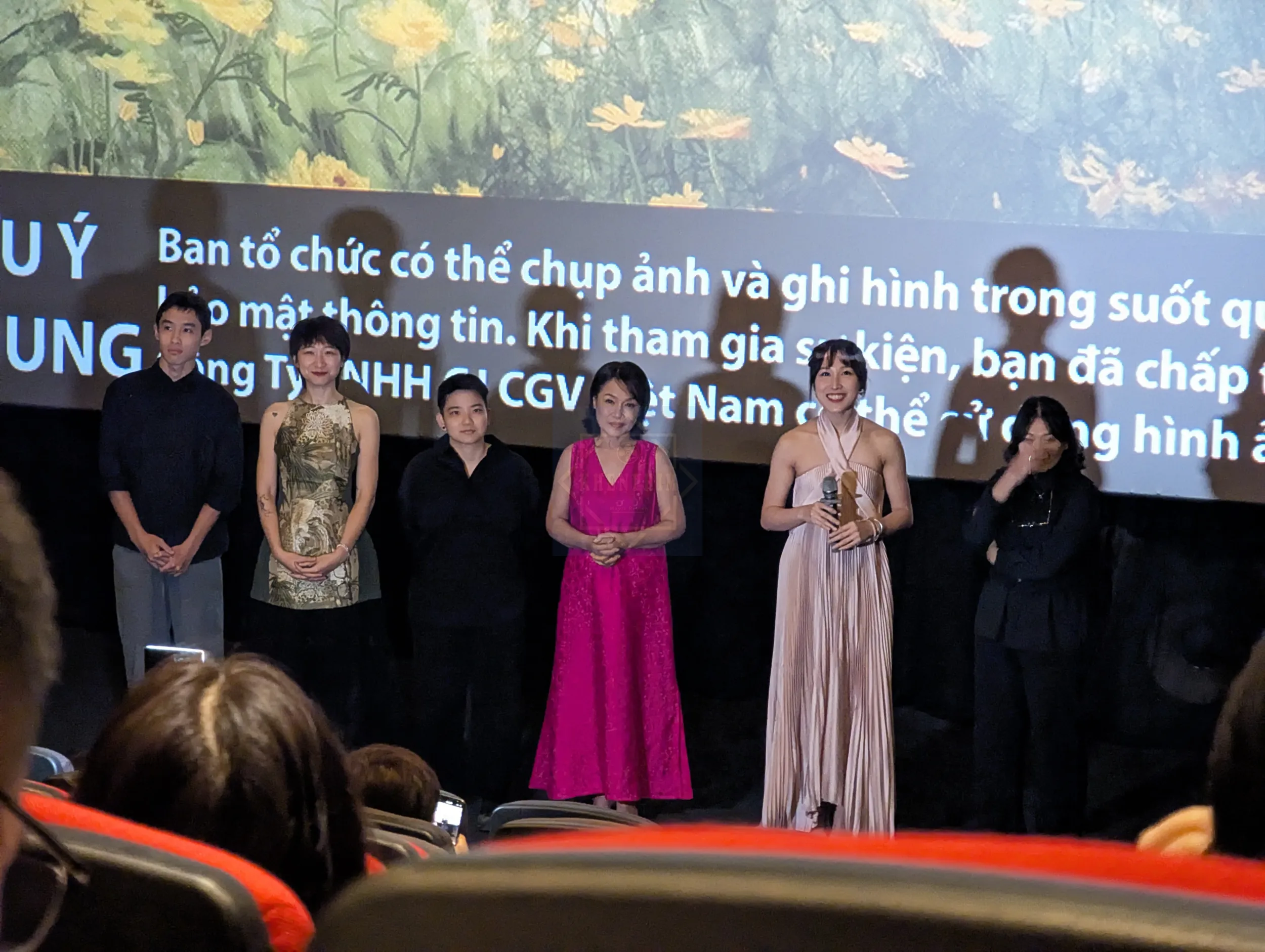 Review phim Mưa Trên Cánh Bướm: Hài đen, kinh dị và nỗi đau của người ...